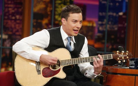 Jimmy Fallon compie 50 anni, la carriera e i successi del pluripremiato ...