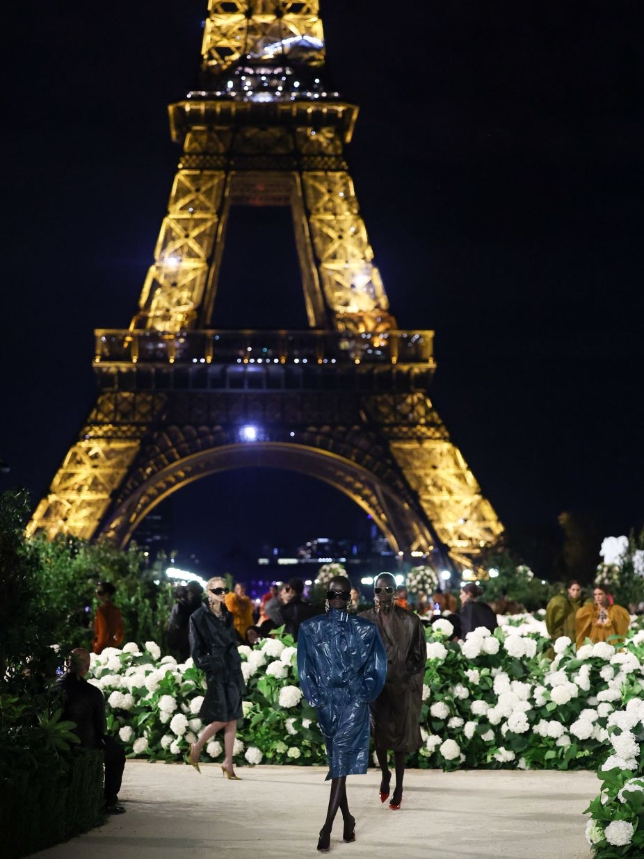 Paris Fashion Week, la sfilata della Primavera/Estate 2026 di Yves ...