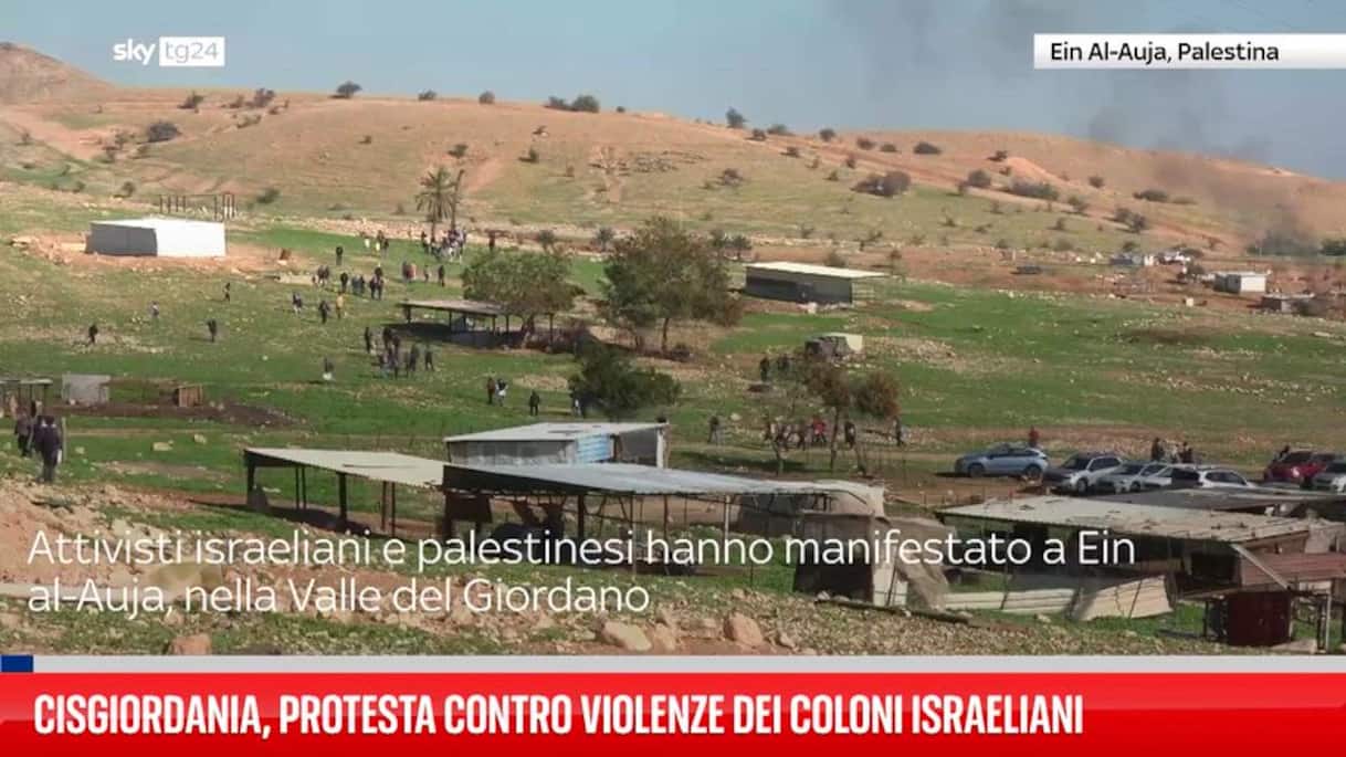 Cisgiordania, protesta contro violenze dei coloni israeliani | Video ...