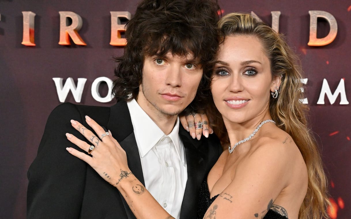 Miley Cyrus e Maxx Morando sono fidanzati ufficialmente | Sky TG24