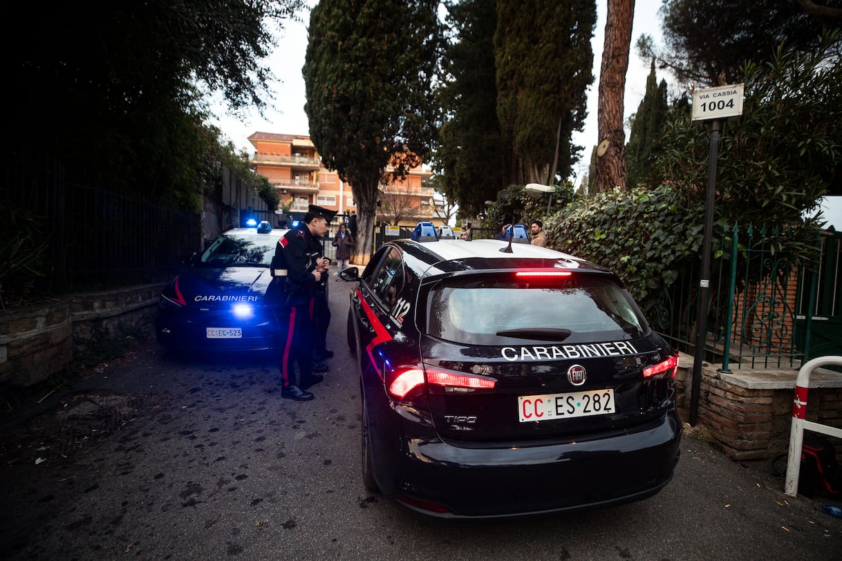 Roma, ladro ucciso dopo rapina: vigilante arrestato per omicidio | Sky TG24
