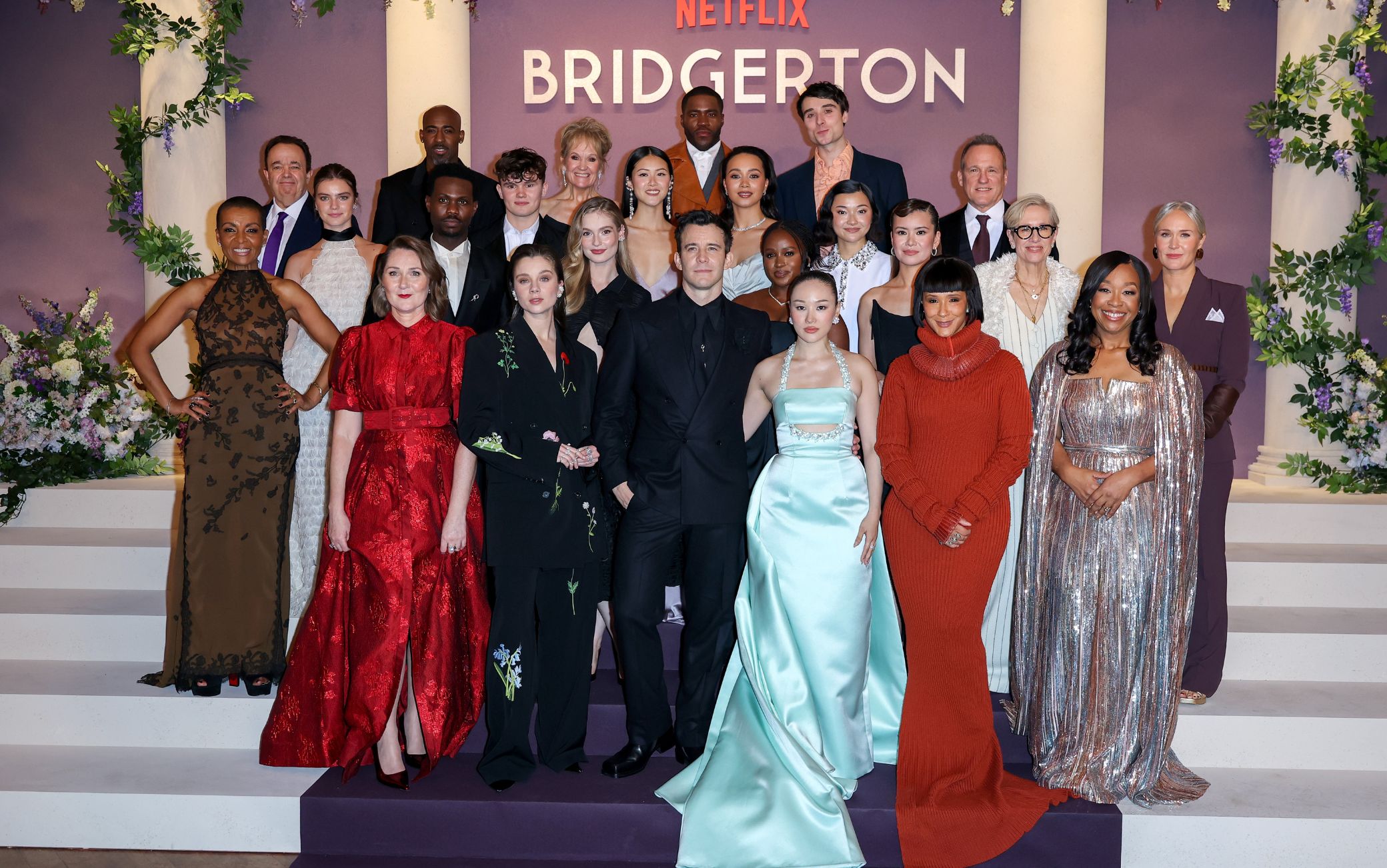 Bridgerton 4, sul red carpet della premiere a Parigi debutta Benedict ...