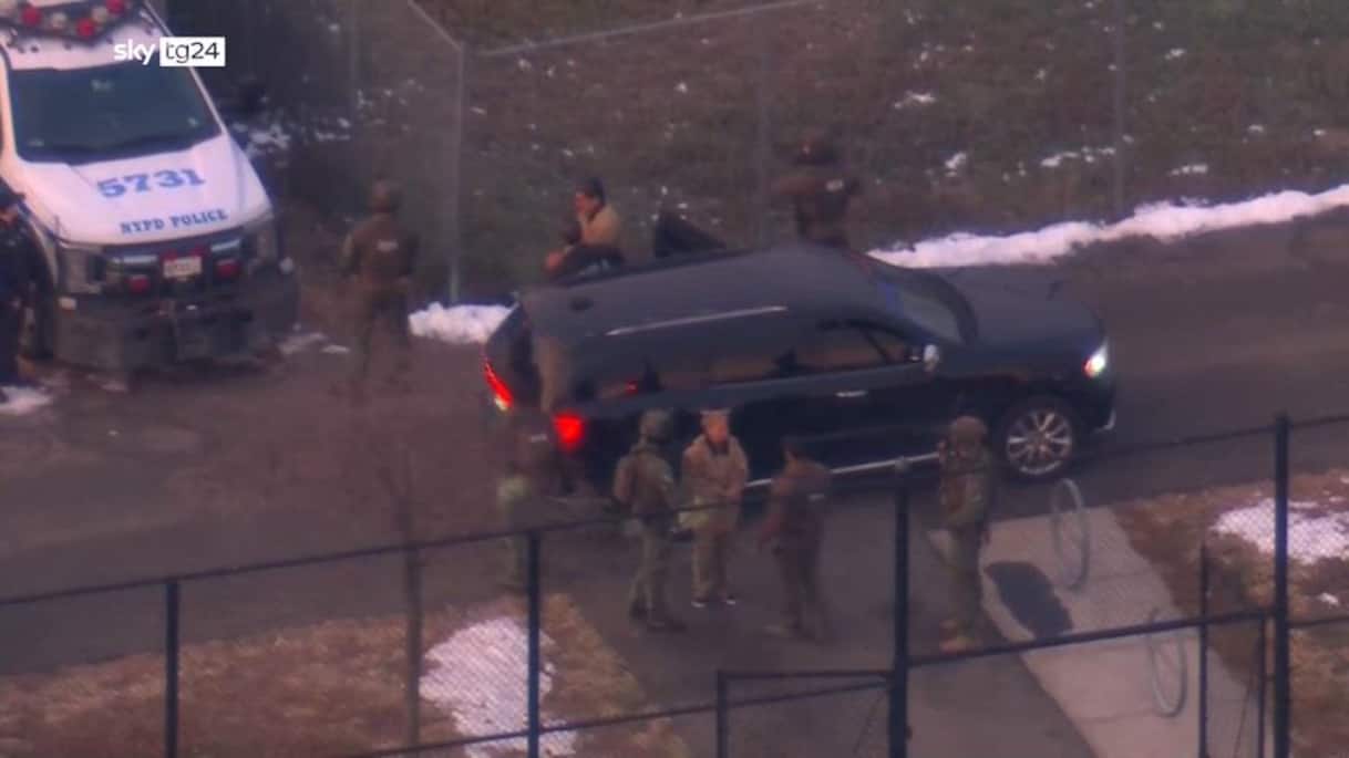 Venezuela, Maduro sale in elicottero a New York | Video Sky TG24