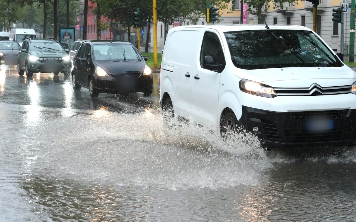 Meteo, allerta maltempo per forti piogge: le regioni a rischio. Le ...