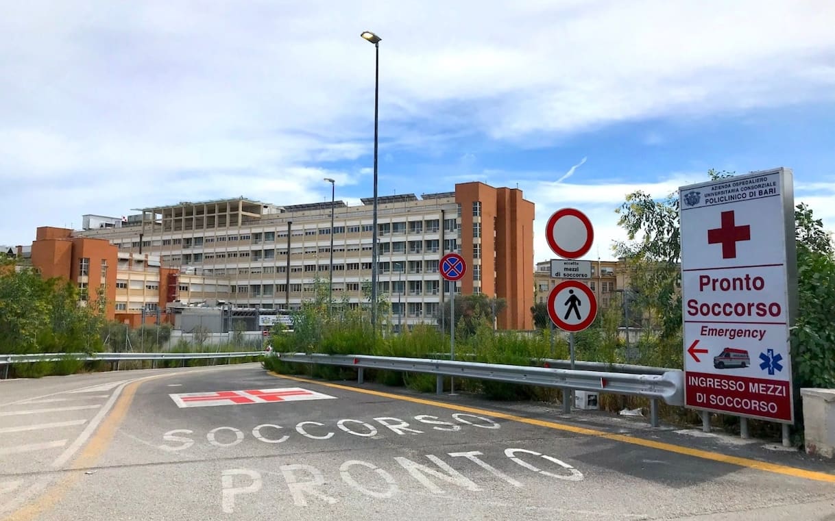 Bari, scontro tra auto e pulmino: morta donna incinta. Grave bimbo di 9 ...