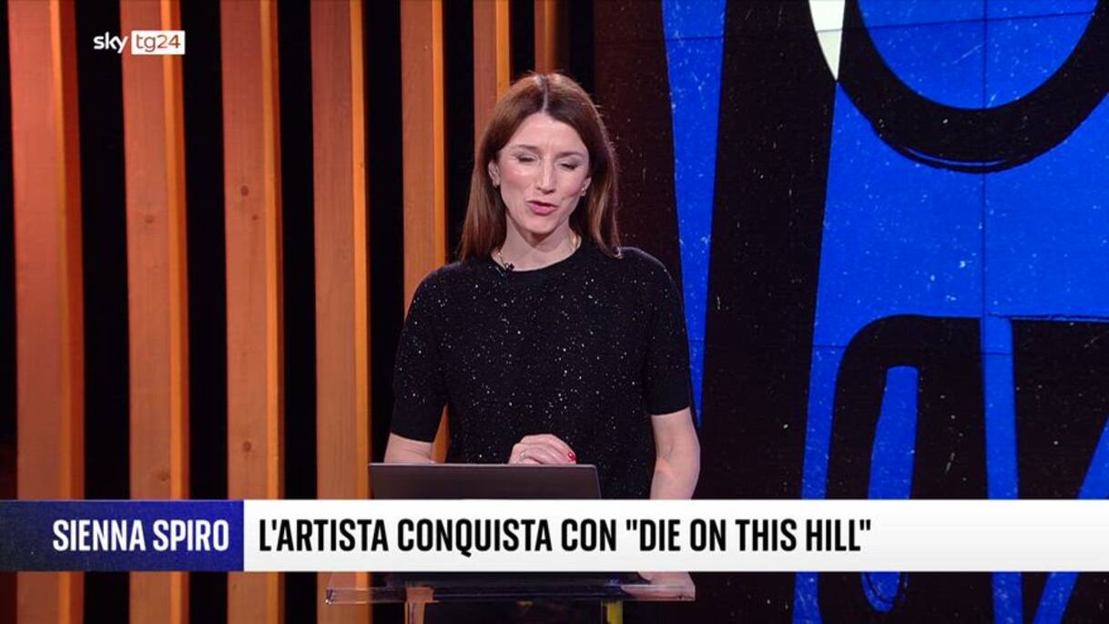 Sienna Spiro conquista le classifiche con 'Die On This Hill' | Video ...