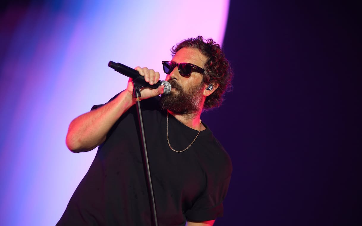 Tommaso Paradiso, è uscita la nuova canzone Lasciamene un po': testo e ...