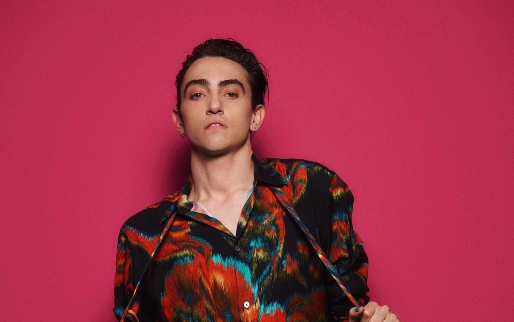 Chi è Michele Bravi, per la terza volta a Sanremo 2026 con la canzone ...