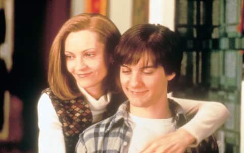 Tobey Maguire compie 50 anni, i suoi personaggi più famosi da Spider ...