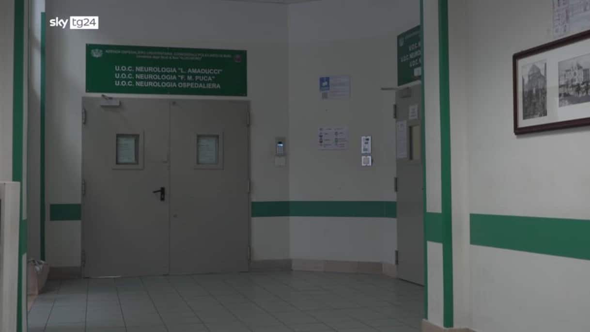 Bari, medico preso a pugni dal fidanzato di una paziente | Video Sky TG24