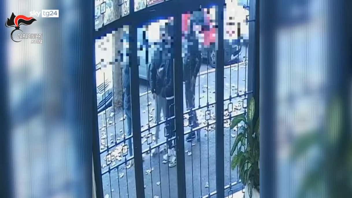 Ostia, torture e sequestri per borsone da un milione di euro | Video ...