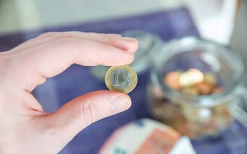 Monete rare, quali sono quelle da 1 euro che potresti avere in tasca e ...