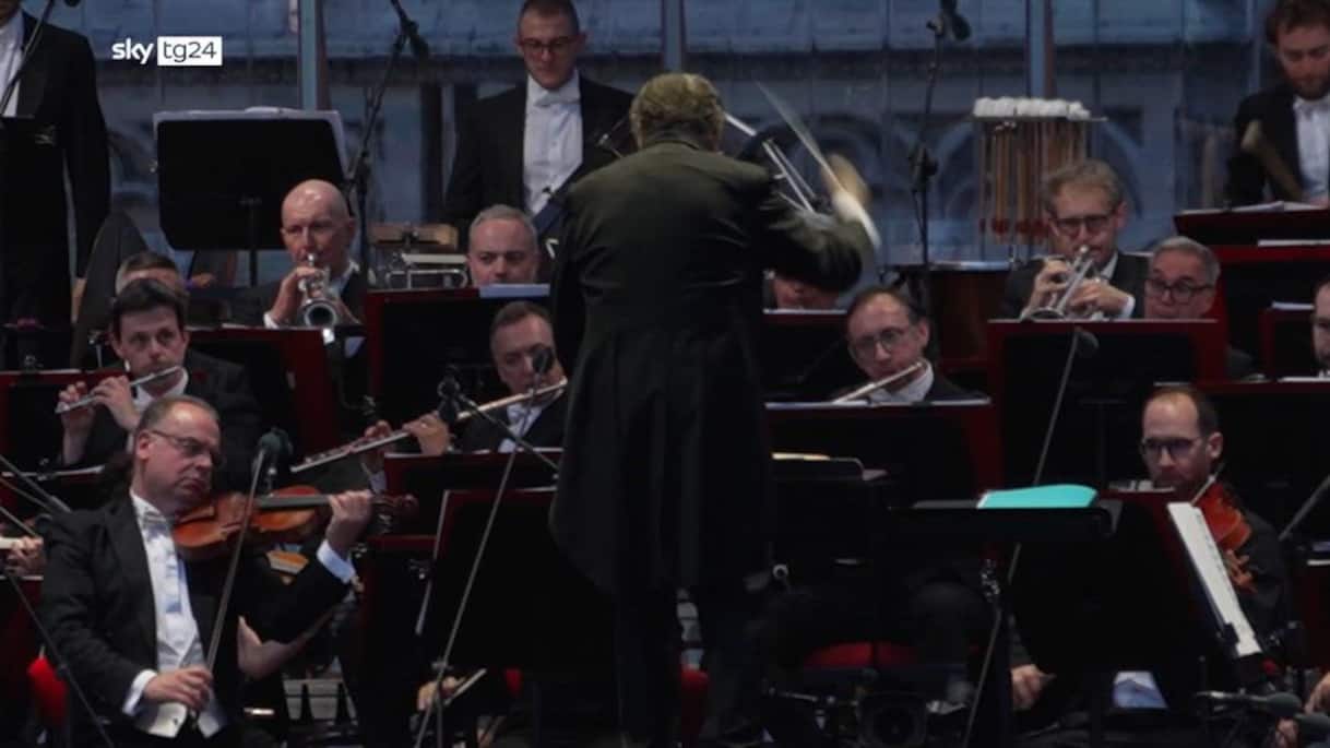 Filarmonica Scala, Chailly dirige concerto in piazza Duomo | Video Sky TG24