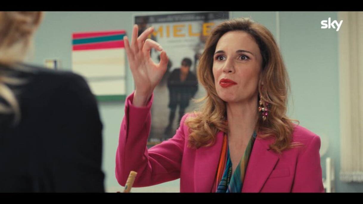 Call My Agent 3, Luana sceglie Lea come agente, lei rifiuta | Video Sky ...