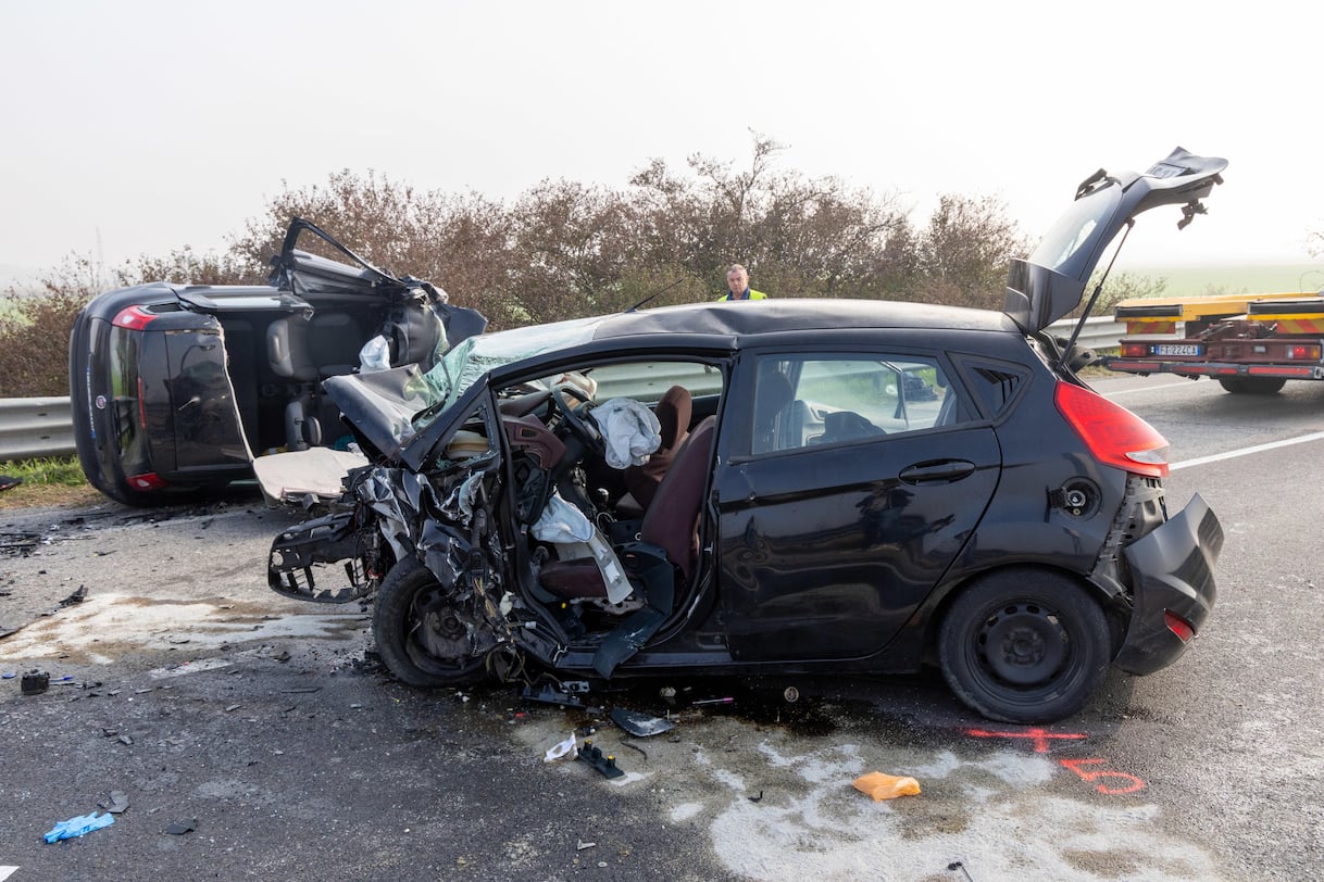 Incidenti stradali: frontale tra auto nel Ferrarese, tre morti. Nel ...