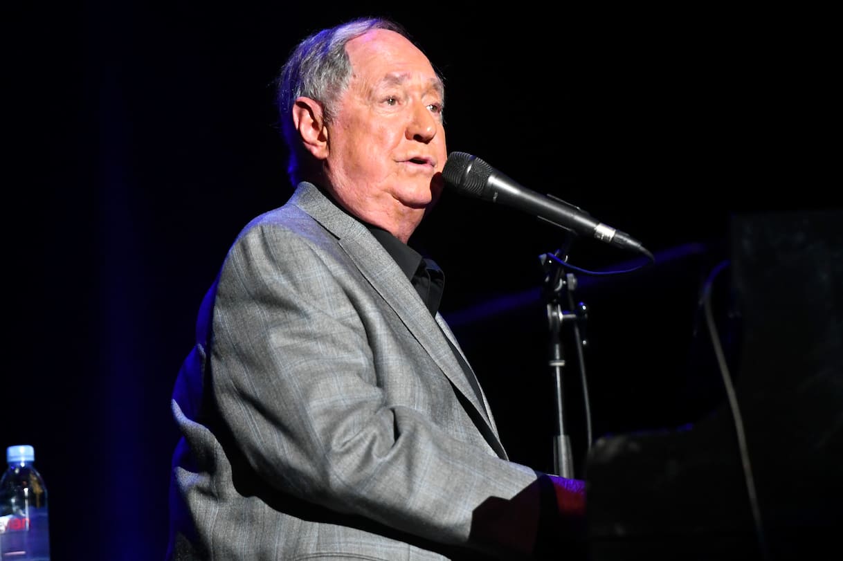 Morto a 86 anni Neil Sedaka, leggendario cantautore statunitense | Sky TG24