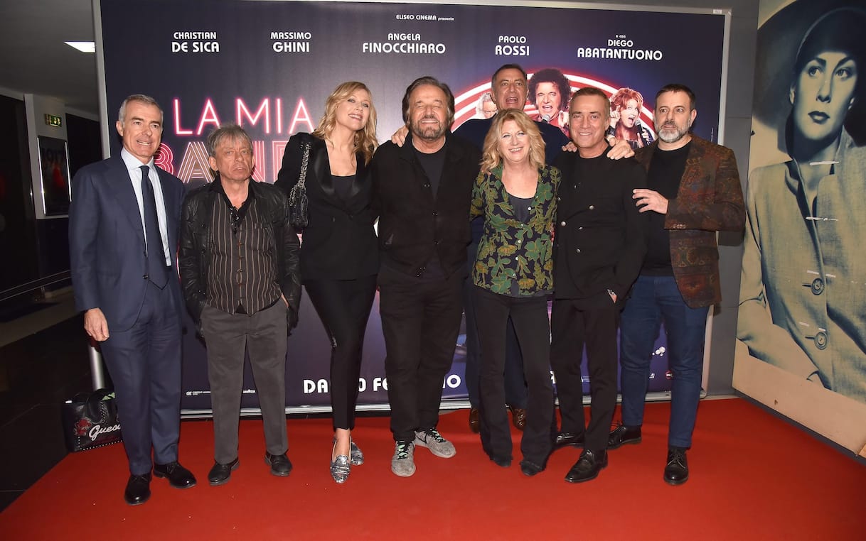 La mia banda suona il pop, il cast del film con Christian De Sica e ...
