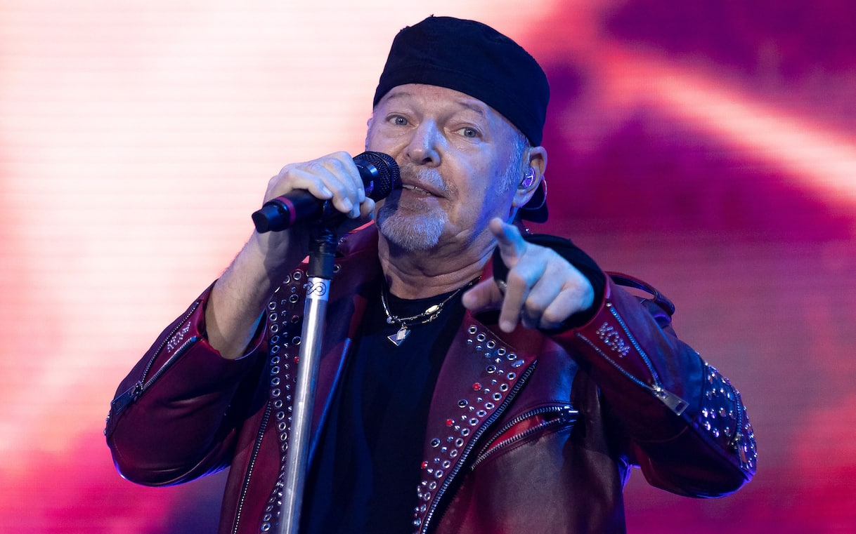 Vasco Rossi in attesa del concerto a Rimini stuzzica i fan sulla ...