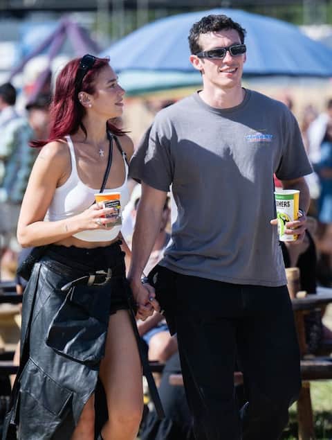 Dua Lipa e Callum Turner, la storia d'amore della coppia | Sky TG24