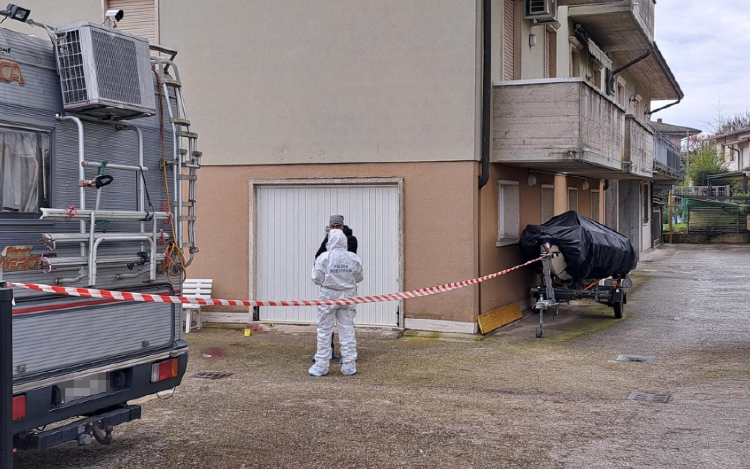 Donna trovata morta a Napoli, non si esclude femminicidio | Sky TG24
