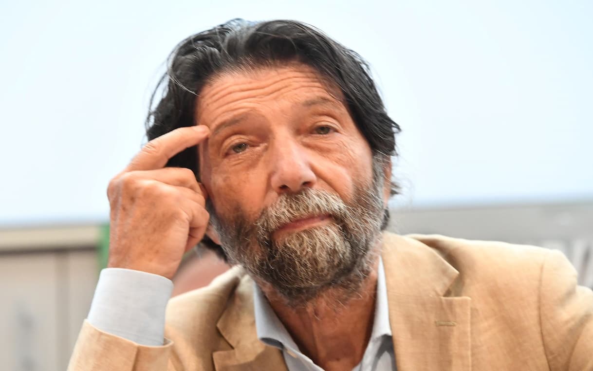 Massimo Cacciari convola a nozze a 81 anni a Milano | Sky TG24