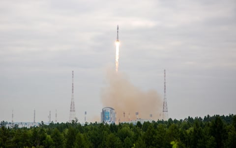Russia, decollata la sonda spaziale verso la Luna: è la prima missione ...