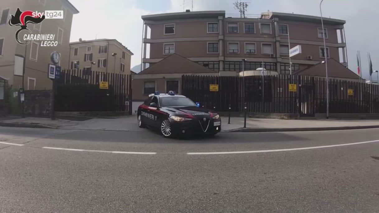 Il trapper Baby Gang arrestato a Milano: trovato con pistola | Video ...