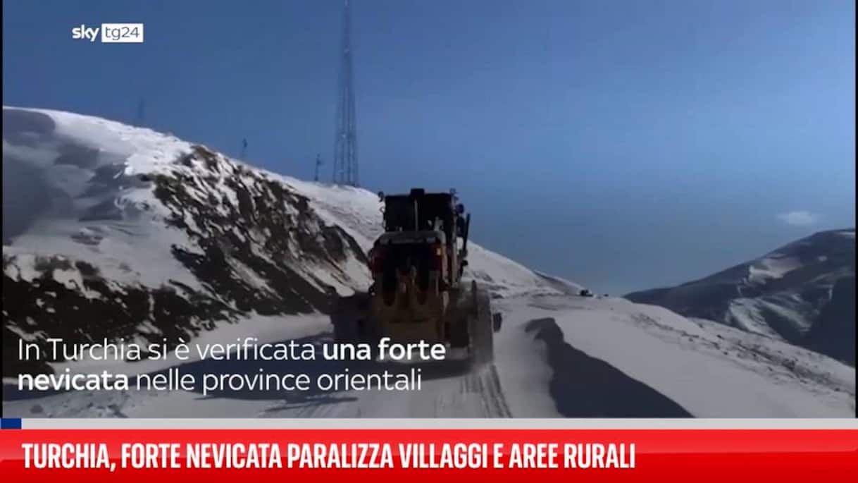 Turchia, forte nevicata paralizza villaggi e aree rurali | Video Sky TG24