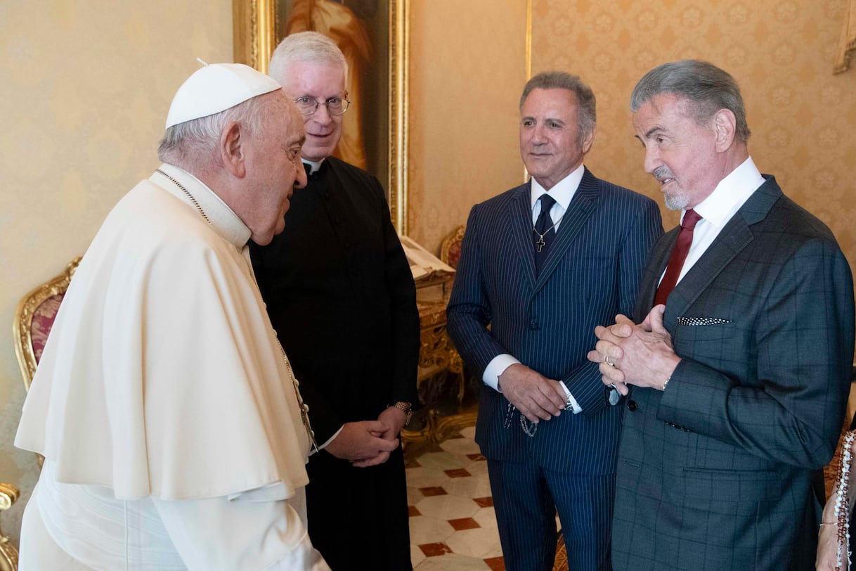 Papa Francesco riceve Sylvester Stallone in Vaticano | Sky TG24