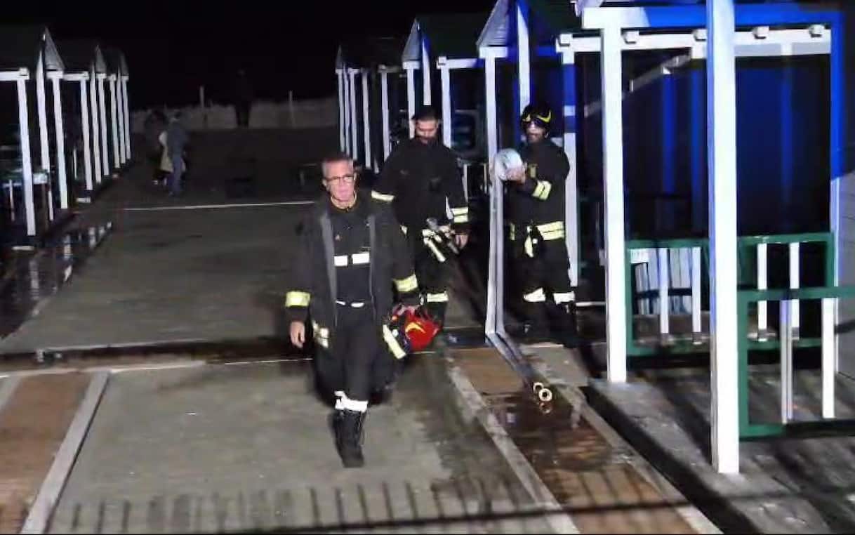 Ostia, roghi in due stabilimenti Lido: si indaga su pista dolosa