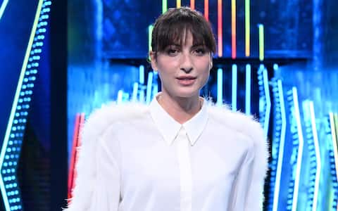 Sanremo 2026, chi è Ema Stokholma, speaker radiofonica e conduttrice ...