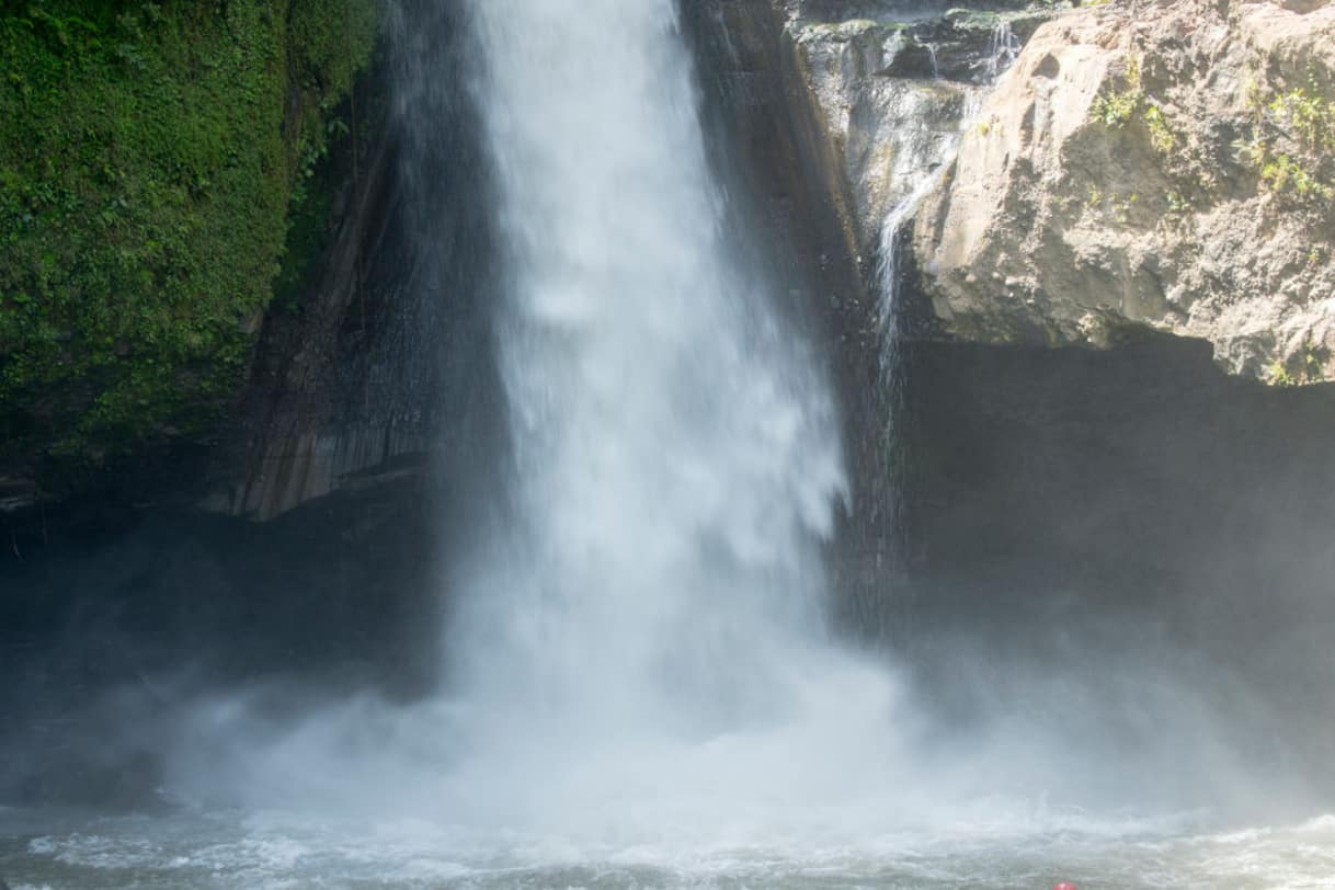 Selfie davanti alle cascate, il pisano Giancarlo Zicari morto a Bali ...