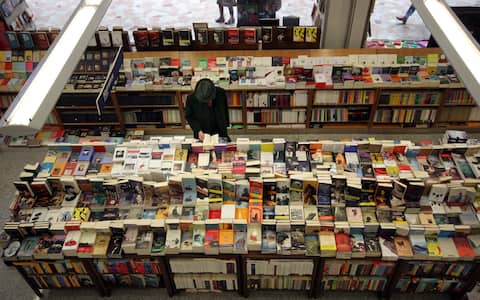 18app, cancellato il bonus cultura: arriveranno due nuove card volute ...