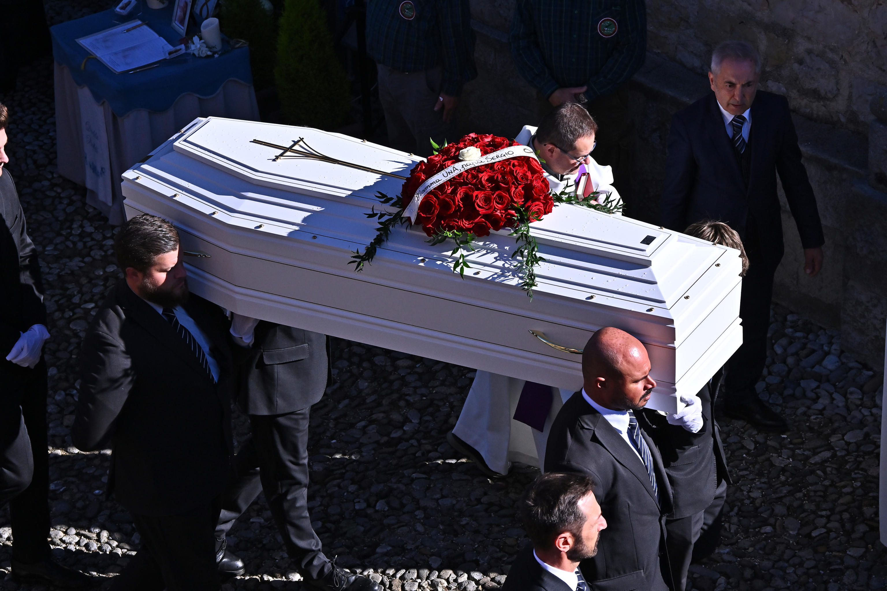 Pamela Genini, a Strozza i funerali della 29enne uccisa da Gianluca ...