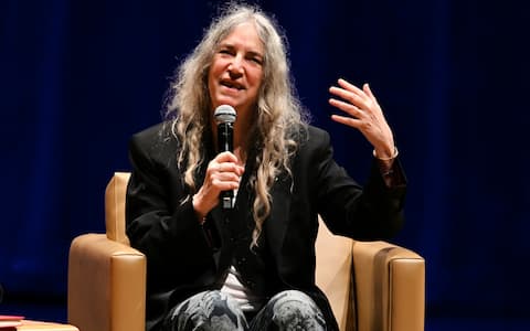 Patti Smith compie 75 anni: chi è la 'sacerdotessa' del rock. FOTO ...