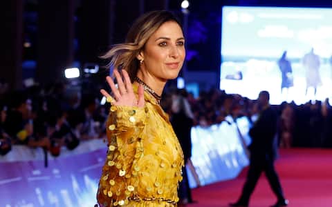 Sanremo 2026, chi è Ema Stokholma, speaker radiofonica e conduttrice ...