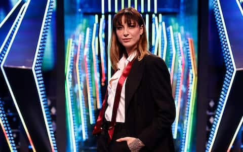 Sanremo 2026, chi è Ema Stokholma, speaker radiofonica e conduttrice ...