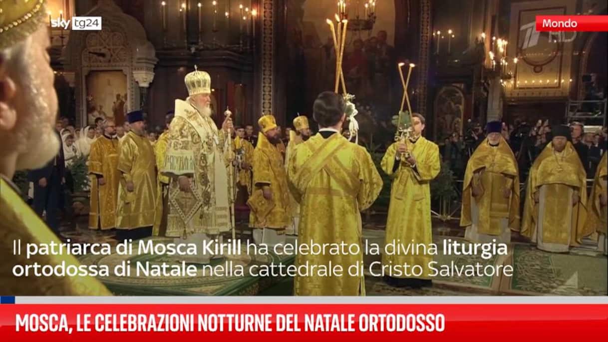 Mosca, le celebrazioni notturne del Natale ortodosso | Video Sky TG24