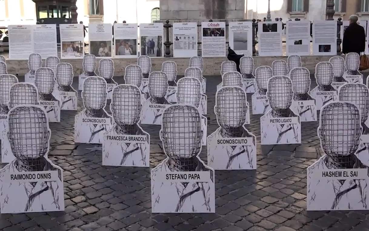 Morti in carcere, 74 vittime dall'inizio dell'anno: il flash mob in piazza Montecitorio | Sky TG24
