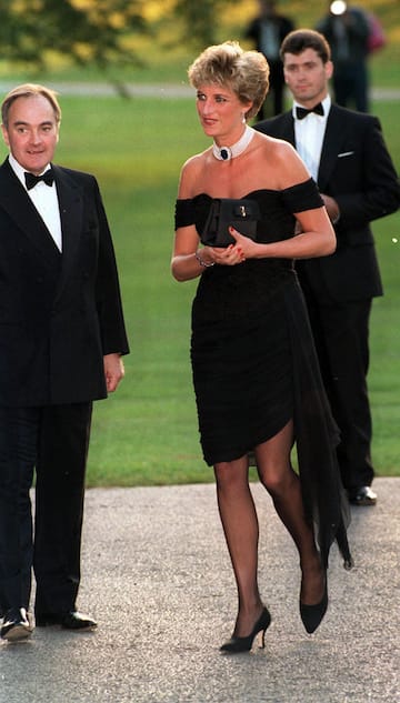 Lady Diana Spencer, 26 anni dalla morte: i 18 look più iconici della ...
