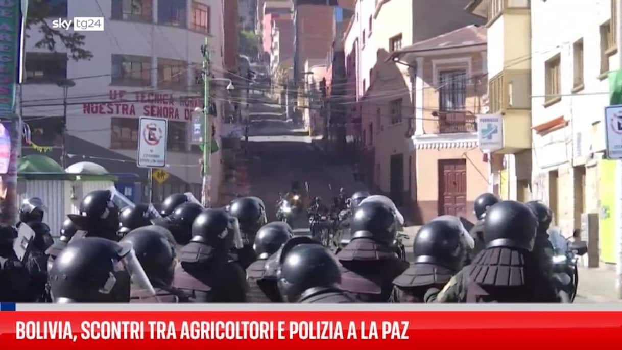 Bolivia, protesta agricoltori: scontri con polizia a La Paz