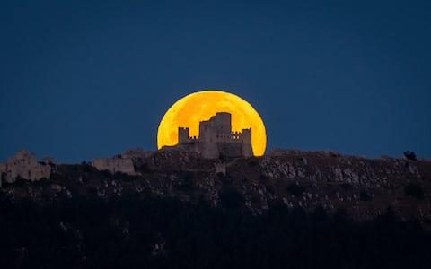 Luna piena del Cervo di luglio 2025, le più belle immagini dal mondo ...