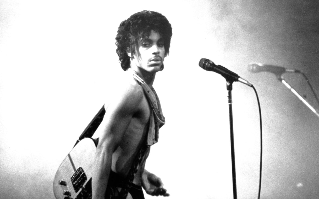 10 anni dalla morte di Prince, arriva il brano inedito With this tear ...