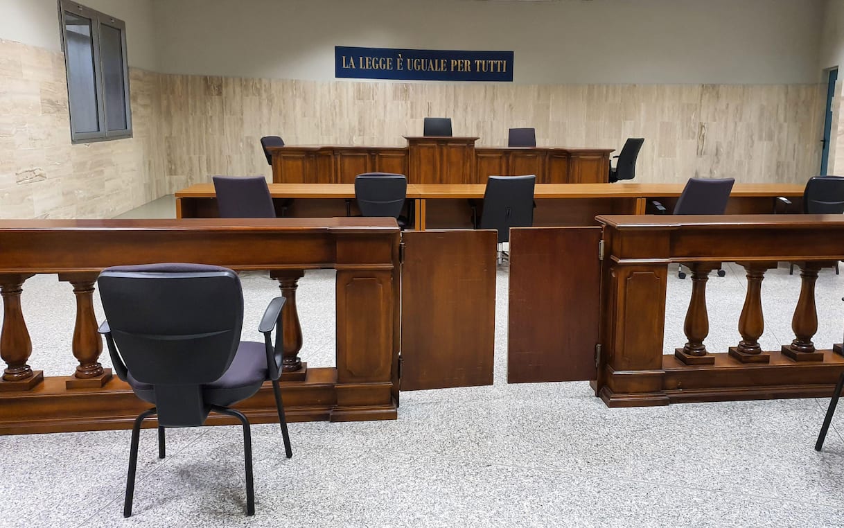 Trento, violenza su alunna 11enne: chiesto il processo per un prete ...