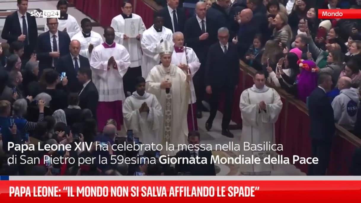Papa Leone: “Il mondo non si salva affilando le spade” | Video Sky TG24