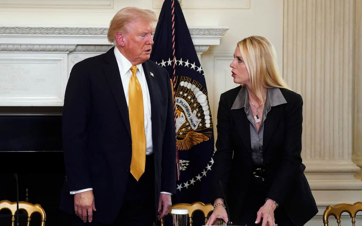 Usa, Trump licenzia la ministra della Giustizia Pam Bondi | Sky TG24