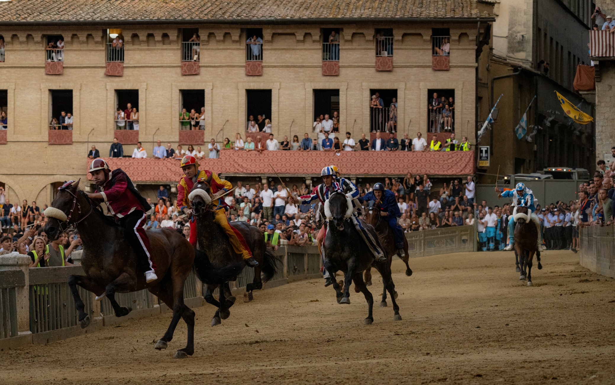 Contrade del Palio di Siena 2025: fantini e cavalli favoriti | Sky TG24