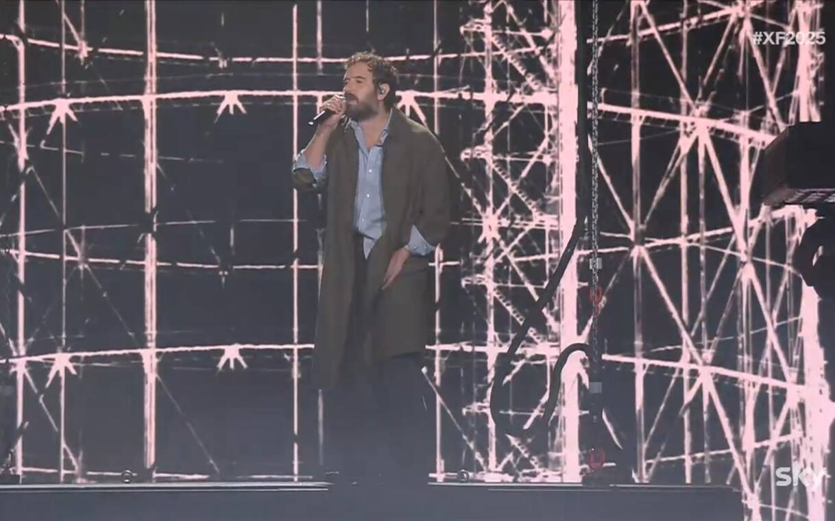 Tommaso Paradiso ospite al terzo live di X Factor canta 'Lasciamene un ...
