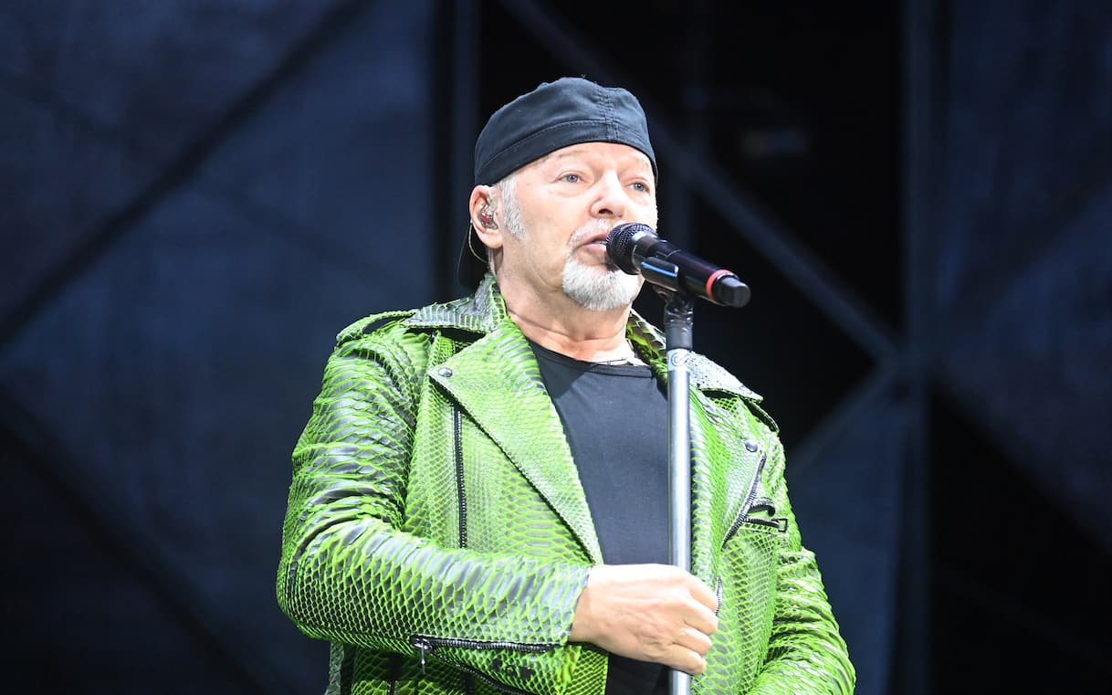 Vasco Rossi - Il Supervissuto, annunciata al concerto di Bologna la ...